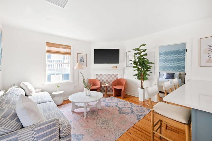 The Oaktree | Newly Renovated 2br Downtown Haven! - Charleston, SC