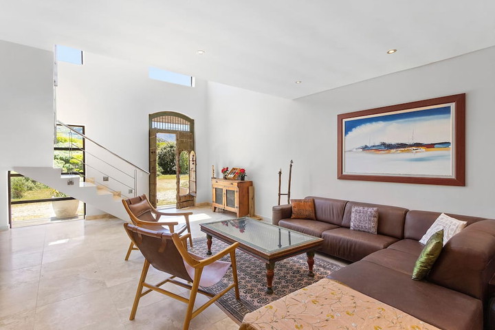 Hangklip Villa - Four Bedroom House, Sleeps 8 - Pringle Bay