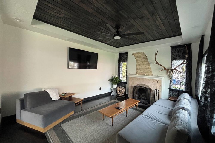 Welcome To The Raven Rose - A Chic, Newly Renovated 2bd/1ba Home - Logan, UT