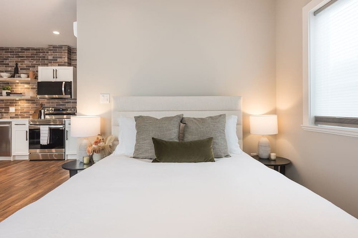 Cozy, Bran New Private Fully Furnished Studio Downtown Chilliwack. - Chilliwack