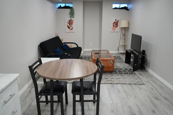 Cozy Basement Suite In Brampton | Modern & Central - Milton