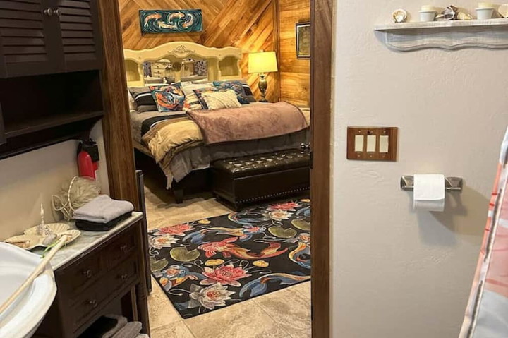 Magic Skies Koi Pond View Handicap Accessible Room - Hawaii
