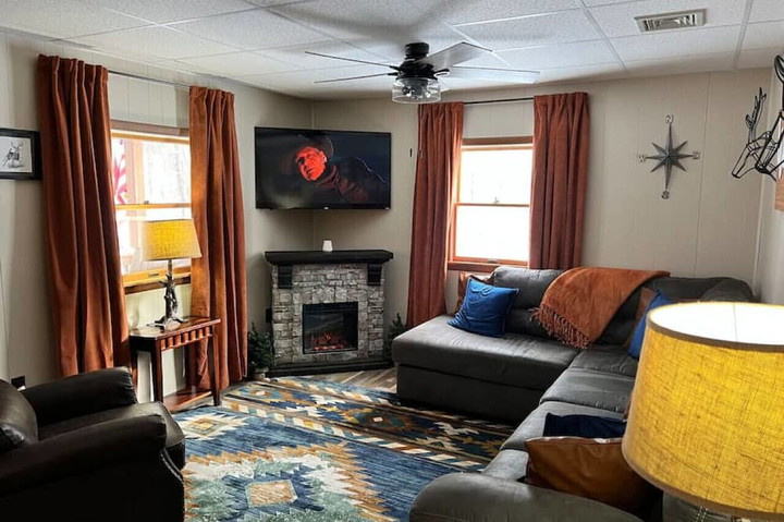 Fall Getaway Camp Buckshot: Sleeps 5 · 2br 1ba · Hot Tub Fire Pit Fireplace - Ohiopyle, PA