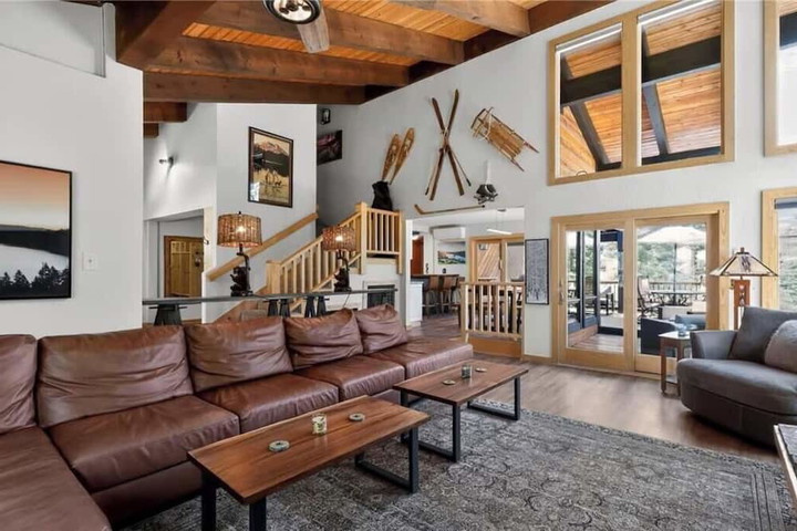 Spacious 5-bedroom Retreat! Low Elevation, Hot Tub, Individual Ac In Each Bd Rm! - Carson City, NV