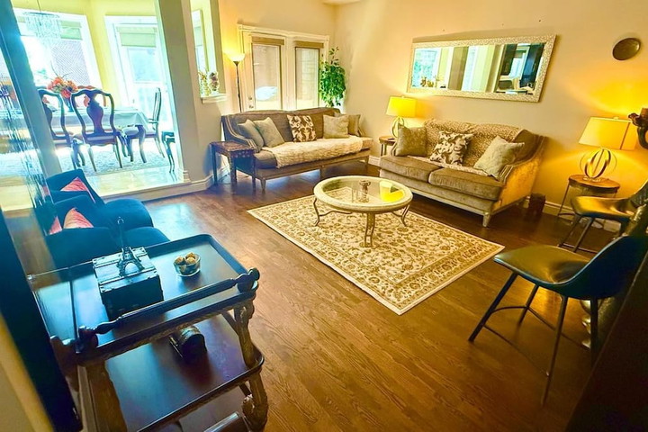 Master Suite  Self Check-in  2 Min To Transit - Mississauga