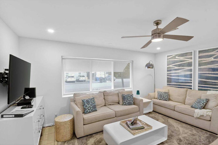Victoria Park Estate · Sleeps 12 · Pool - Fort Lauderdale