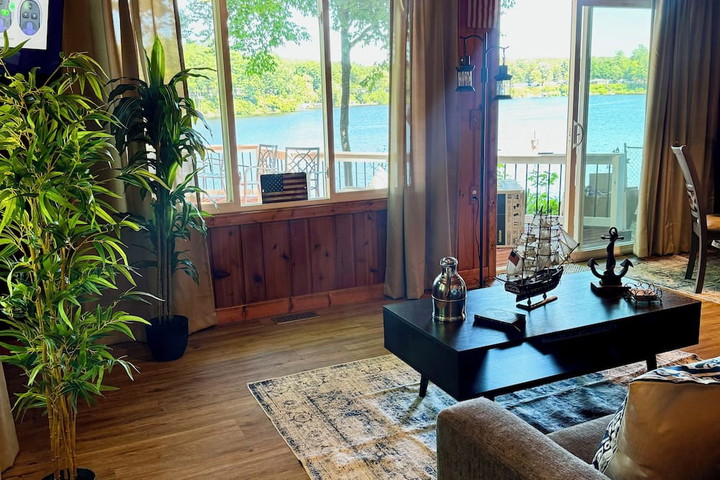 Cozy Waterfront Cottage - 2 Private Docks, Kayaks, Pedal Boat, Grill & Firepit! - Michigan