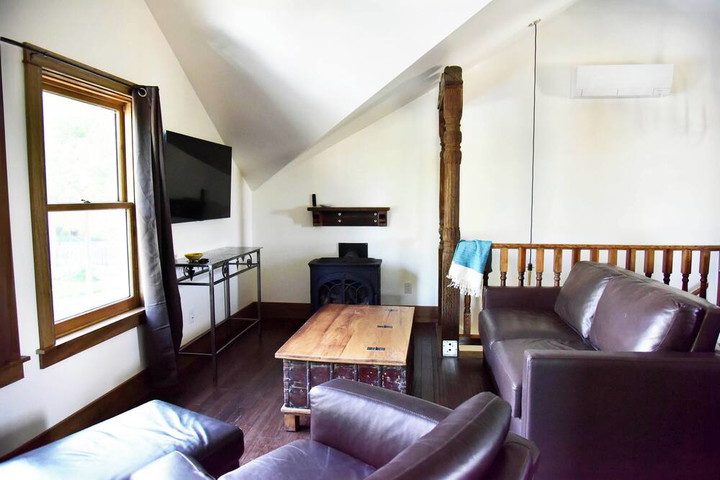 Potter Highlands Group Getaway! 2 Units, Hot Tub, Firepit, Walkable: Sleeps 1-12 - Lakewood, CO