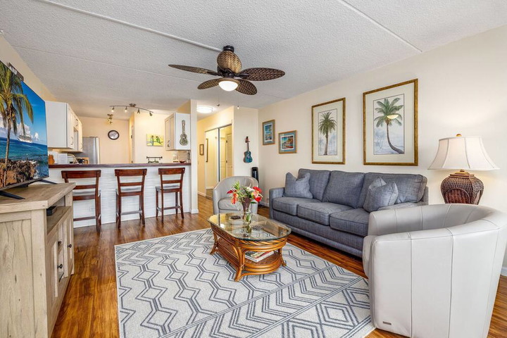 Kona Pacific C-618 Nice Ocean View, Top Floor, Walk To Town! Elevator, Ac!! - Kailua-Kona, HI