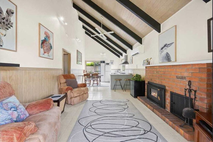 Luxury Spa Villa - Mountain Views Right In Town! - Halls Gap