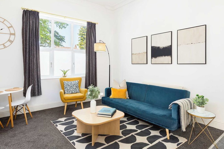 Modern Leamington Spa Apt W/ Free Parking & Wifi - Royal Leamington Spa