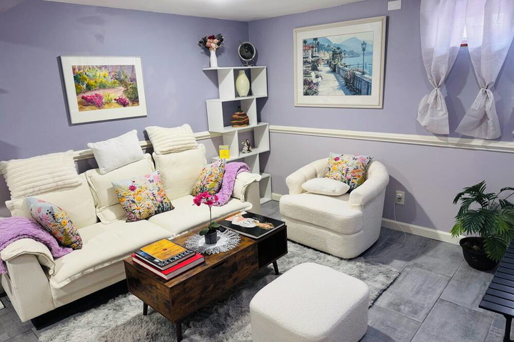 Pleasant 2-bedroom Apartment With Kitchen In West Hempstead - Westbury, NY