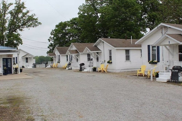 Motel 10 At Dockside Lake Resort - Indiana