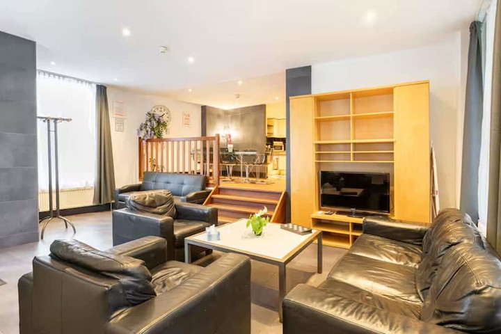Spacious 5-bedroom Apartment Next To Nieuwmarkt Square In Central Amsterdam - Diemen