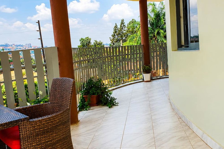 Wake Up Refreshed In Kampala Luxury, Comfort, And Convenience All In One Room. - Kampala