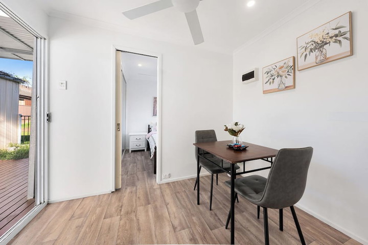 Private 1br Granny Flat | 5 Mins To St Marys Cbd - Sydney