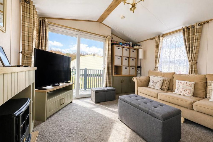 Homely Caravan With Decking At North Denes In Suffolk, Ref 40119and - Lowestoft