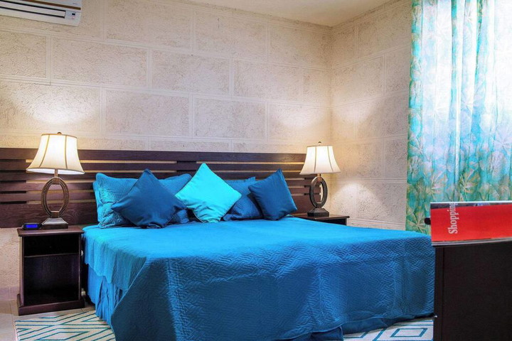 Steps To The Beach With Pool, Spa And Swim-up Bar - Bridgetown