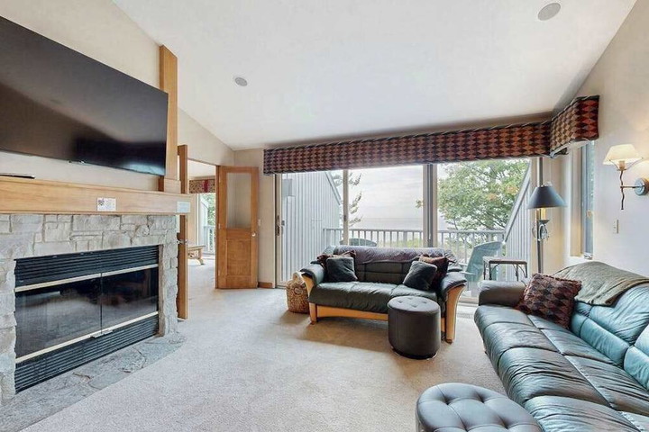 Lakefront Condo With Deck, Gorgeous View, Fireplace, & W/d - Glen Arbor, MI