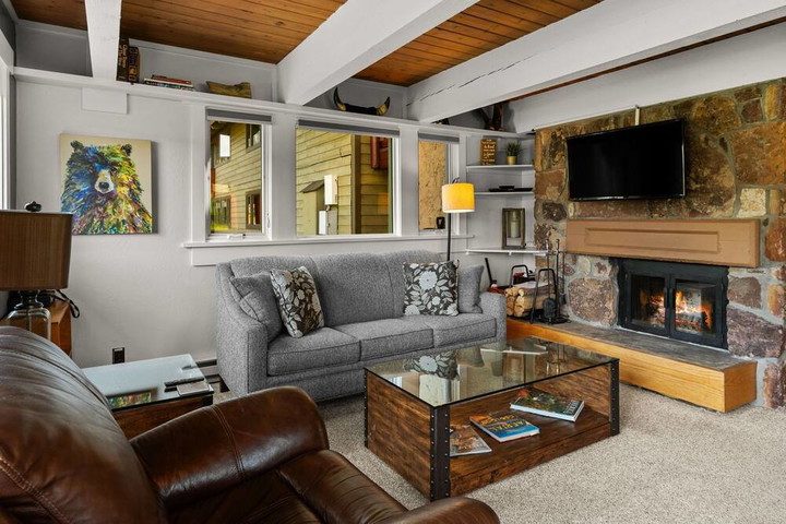 Gorgeous View! Cozy Condo With Mountain Views Near Big Sky Resort & Yellowstone - Big Sky, MT