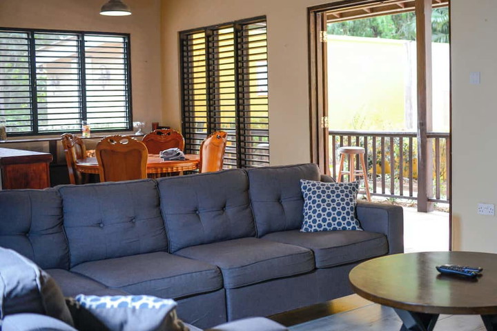 De Nouveau Sur Le Marché ! Belle Villa Sur Un Double Terrain Avec Piscine Et Jardin Luxuriant - Rodney Bay