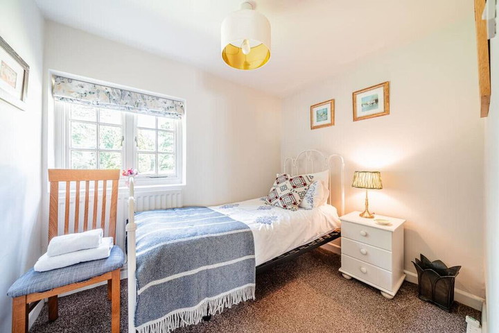 Beautiful Riverside Cottage With Large Garden, 2br - Lymington