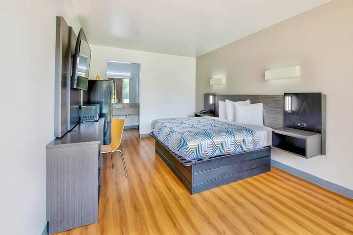 1 King Bed|premium,micfridge,nsmk - Lithonia, GA