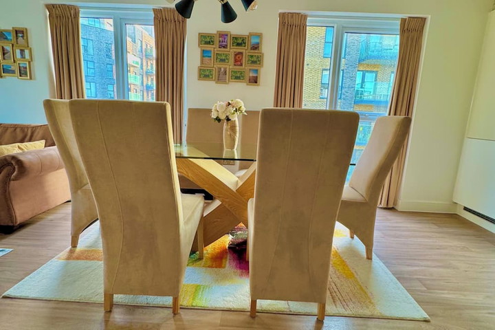 The Mirrored House (Whole Flat) - Dartford