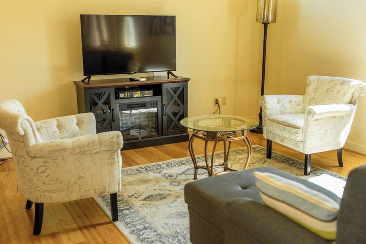 Chateau Herbe ~ Rosalind Carriage House Beautiful 1 Bedroom Apartment - Ashland, OR