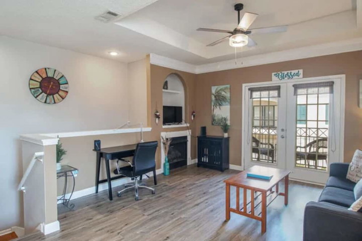 Beach Bliss In Gulfport Ms Huge 1 Bd/1 Ba Steps From The Beach - Biloxi, MS