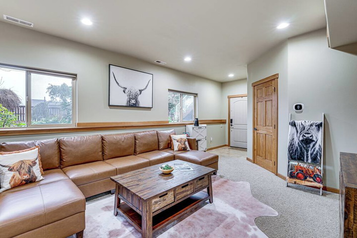 Near Ferry, Shops & Eats! Anacortes Townhome - Anacortes, WA