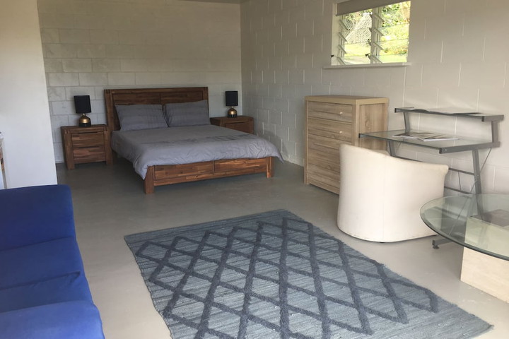 Sneezle Beezle Studio Apartment - Ōmāpere