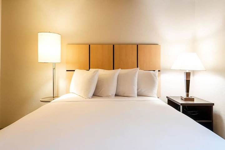 Romantic Suite Escape | Free Parking | Near Buffalo Ridge Park - 1.6 Miles - Saginaw, TX