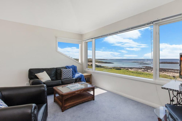 A Top Deck - Vast Views Of The Southern Ocean - Port Fairy