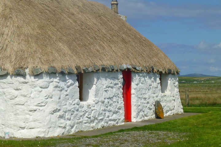 Welcome To Our Romantic, Traditional Thatched Blackhouse; An Ideal Retreat - North Uist