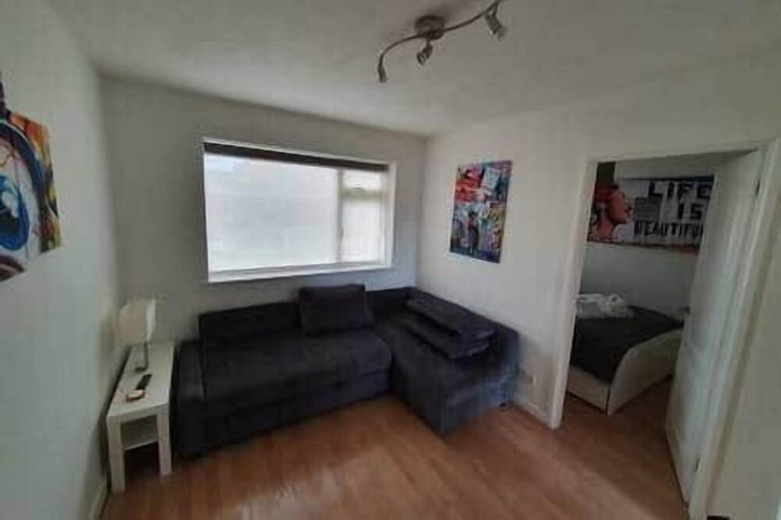 Crash Pad In Luton Town - Dunstable