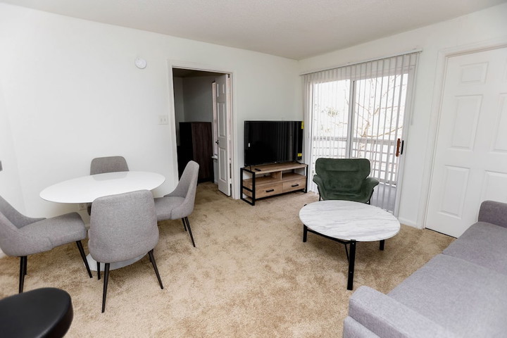 Urban Chic Modern Living I W/d I Parking I Pool - Newport News, VA