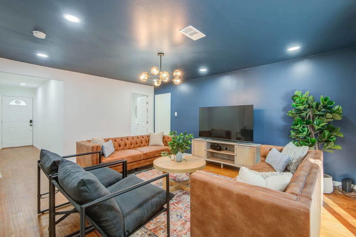 4-bd Mid-modern Century With Firepit & Playground - Houston, TX
