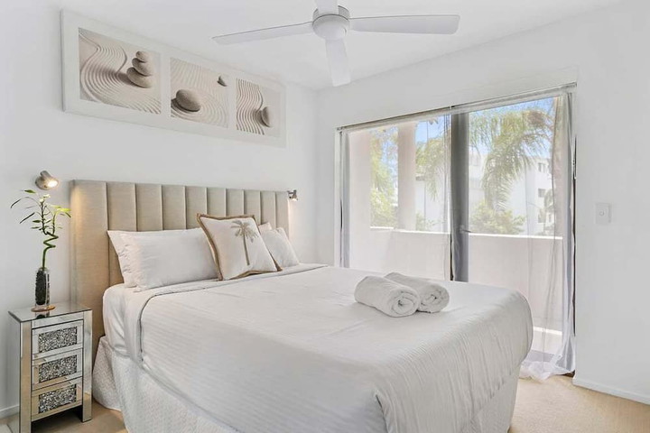 St Tropez 8 - Waterfront Retreat With Rooftop Spa & Sauna - Noosaville