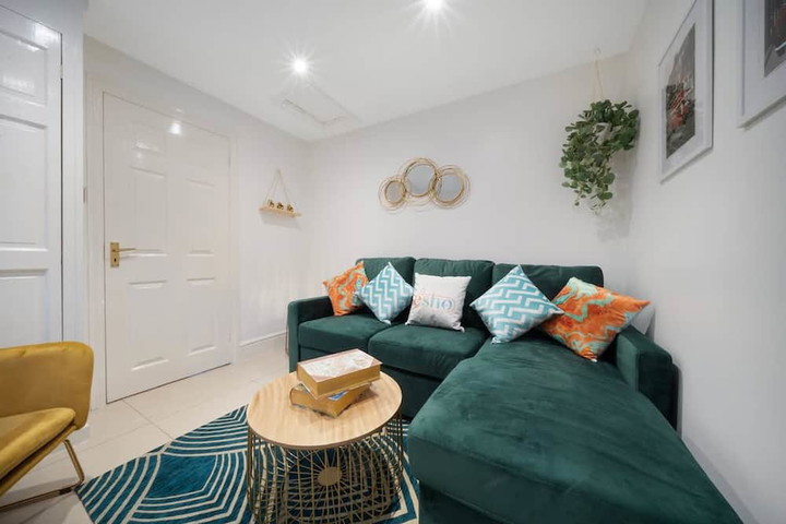 1 Bd Free On Street Parking King Bed Near Hospital - Gloucester, UK