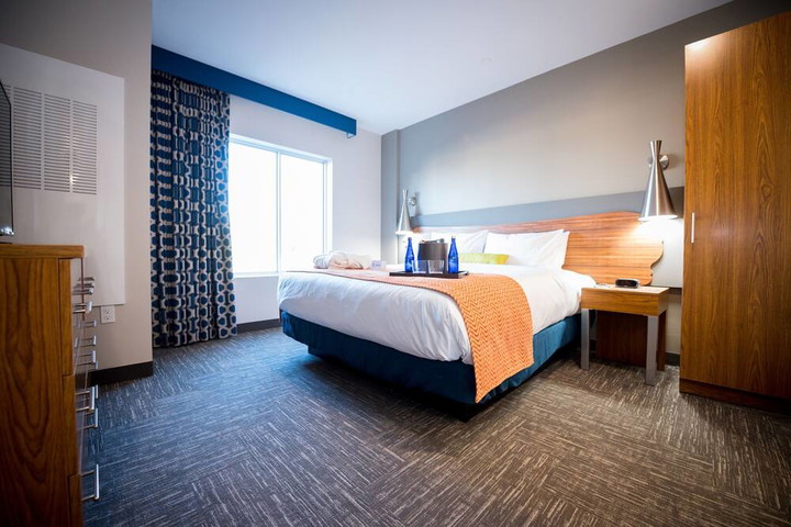 Nys Largest Indoor Waterpark Awaits! Generous Accommodation W/ Patio! Pools! - Hudson Valley, NY