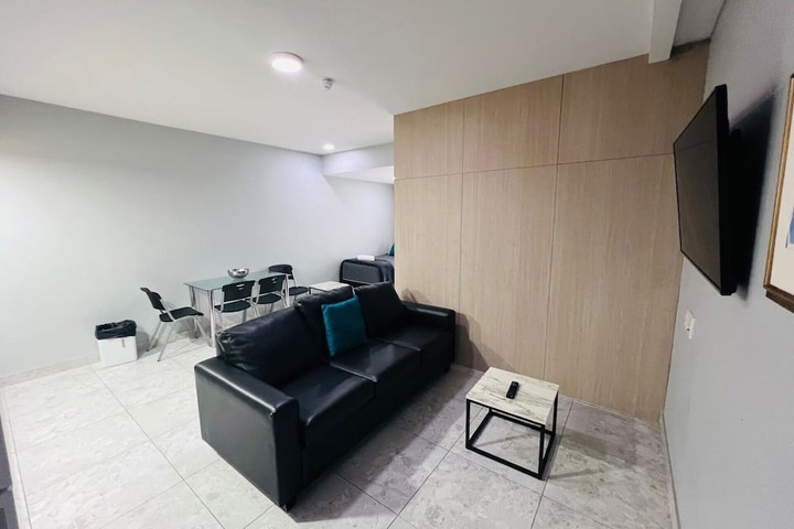 One Bedroom Deluxe Spa Apartment - Newcastle