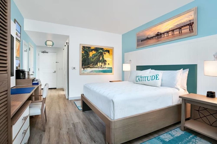 Tropical Romantic Getaway Steps Away From Sand W/ Exclusive Beach Club Access - Fort Myers Beach, FL