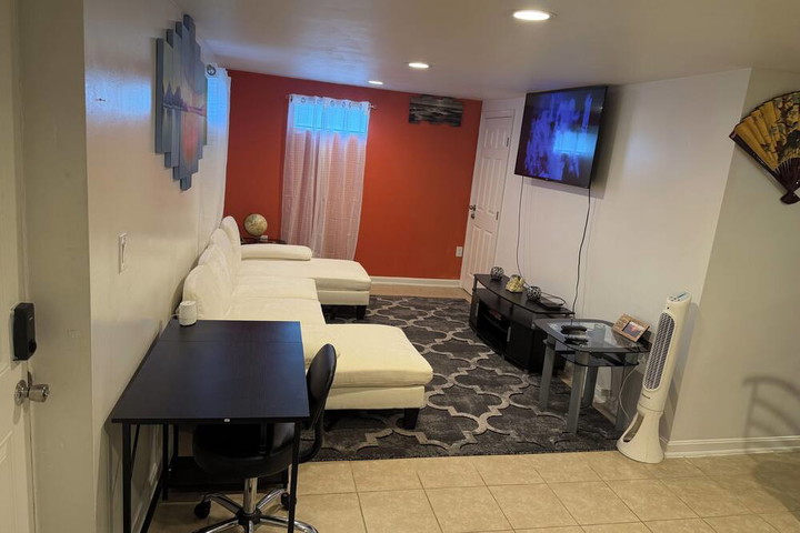 Charming 2-bedroom House With Fitness Room And Ac In Glen Burnie - Glen Burnie, MD