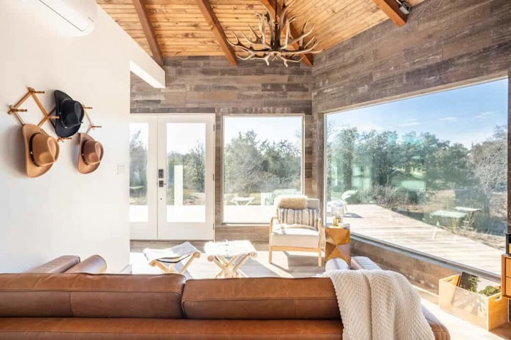 Romantic Stargazing Retreat In Nature W/ Hot Tub, Sauna + Outdoor Shower - Comfort, TX