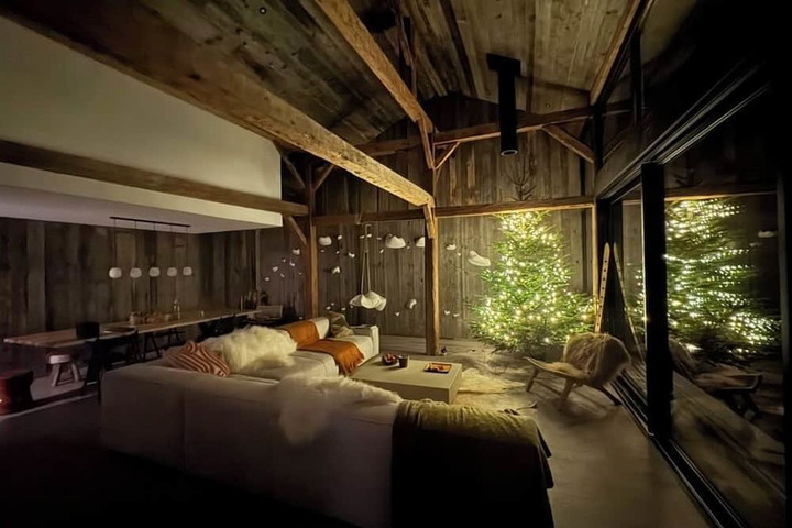 The Monkey Barn Morzine. Your Very Own Stylish Luxury Alpine Chalet Retreat. - モルジヌ