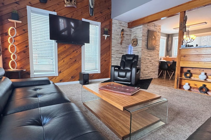 Funky Style House With The Outdoors At Your Feet, Yet Within City Limits! - Whitehorse
