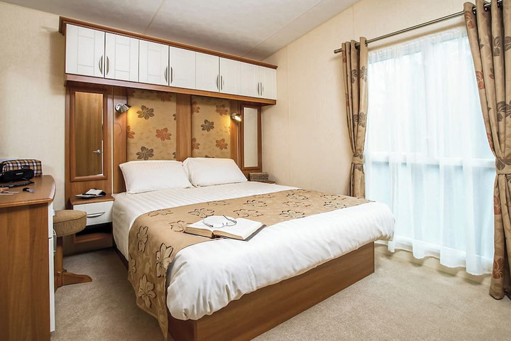 Gold Caravan 2 (Pet) - Ayrshire