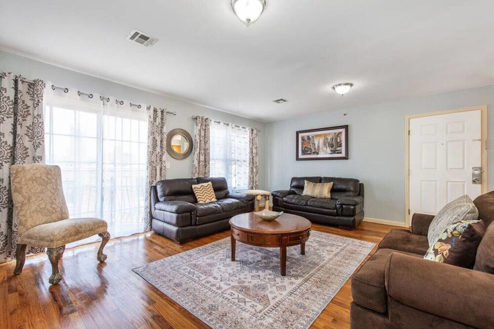 Spacious 3br Newark Stay Near Penn Station, Nyc & Free Parking - 뉴어크