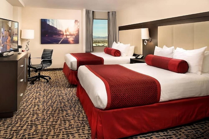 3 X Elite 2 Queens At The Strat Hotel, Casino & Tower - North Las Vegas, NV